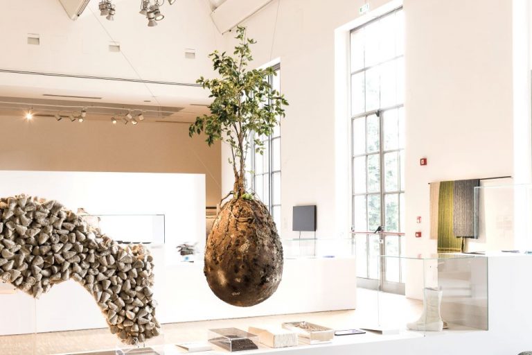 FUTURES - Smithsonian AIB